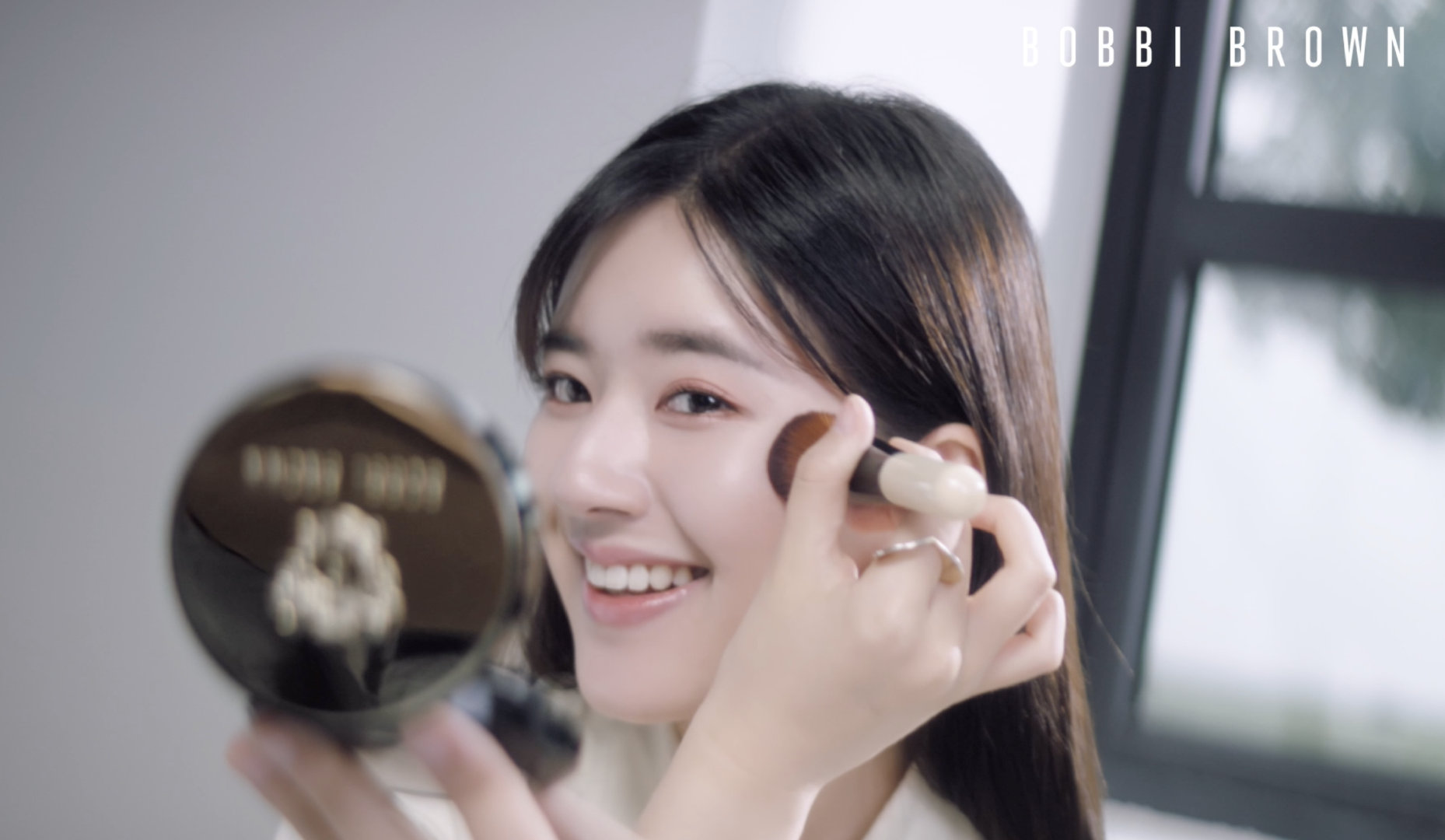 前有30+姐姐乘风破浪，现有Bobbi Brown搞了个追光姐姐团