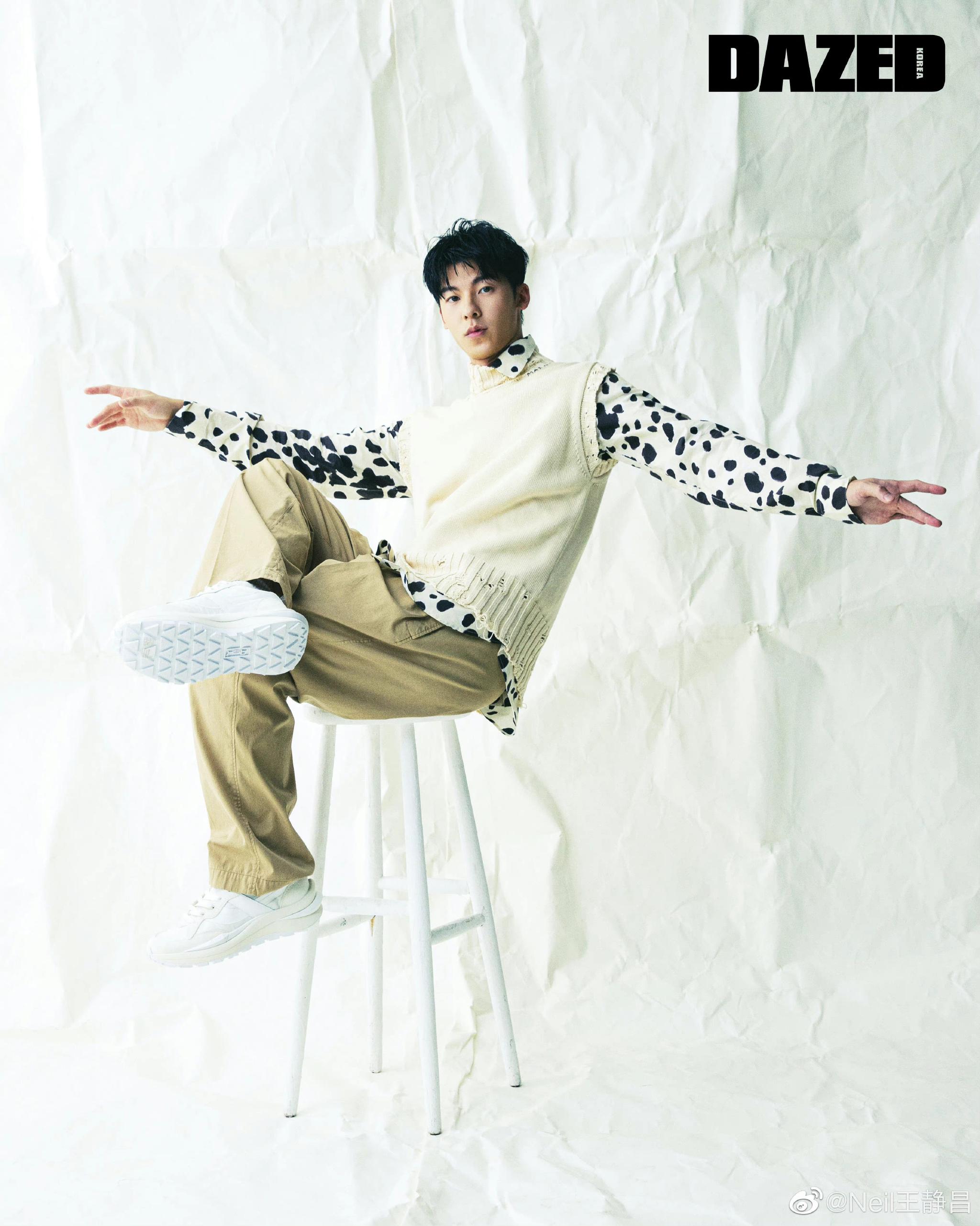 登上韩国版《DAZED》 11月刊，一贯的韩国杂志人物拍摄风格！__财经头条