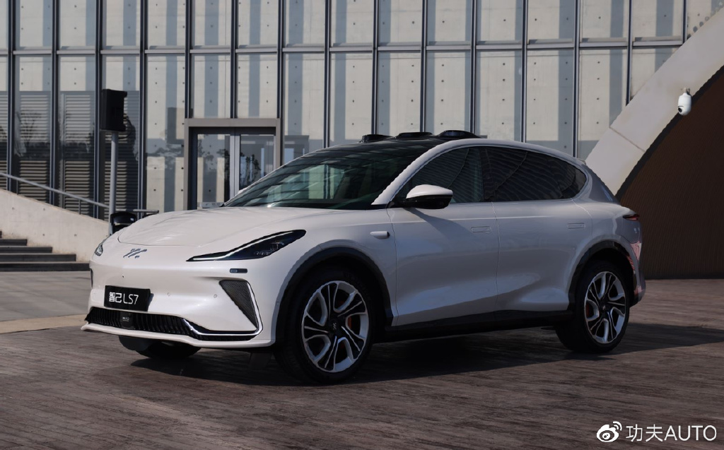 30万SUV爆款，小鹏G9、智己LS7、理想L7大PK，谁的实力更强？__财经头条