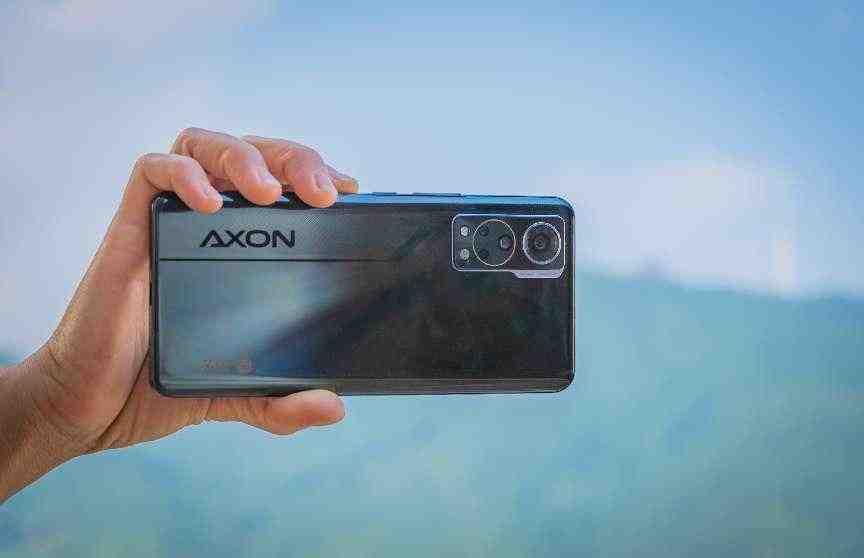 还能忍受灵动岛的黑区吗？中兴 Axon 30s千元机实现高刷全面屏__财经头条