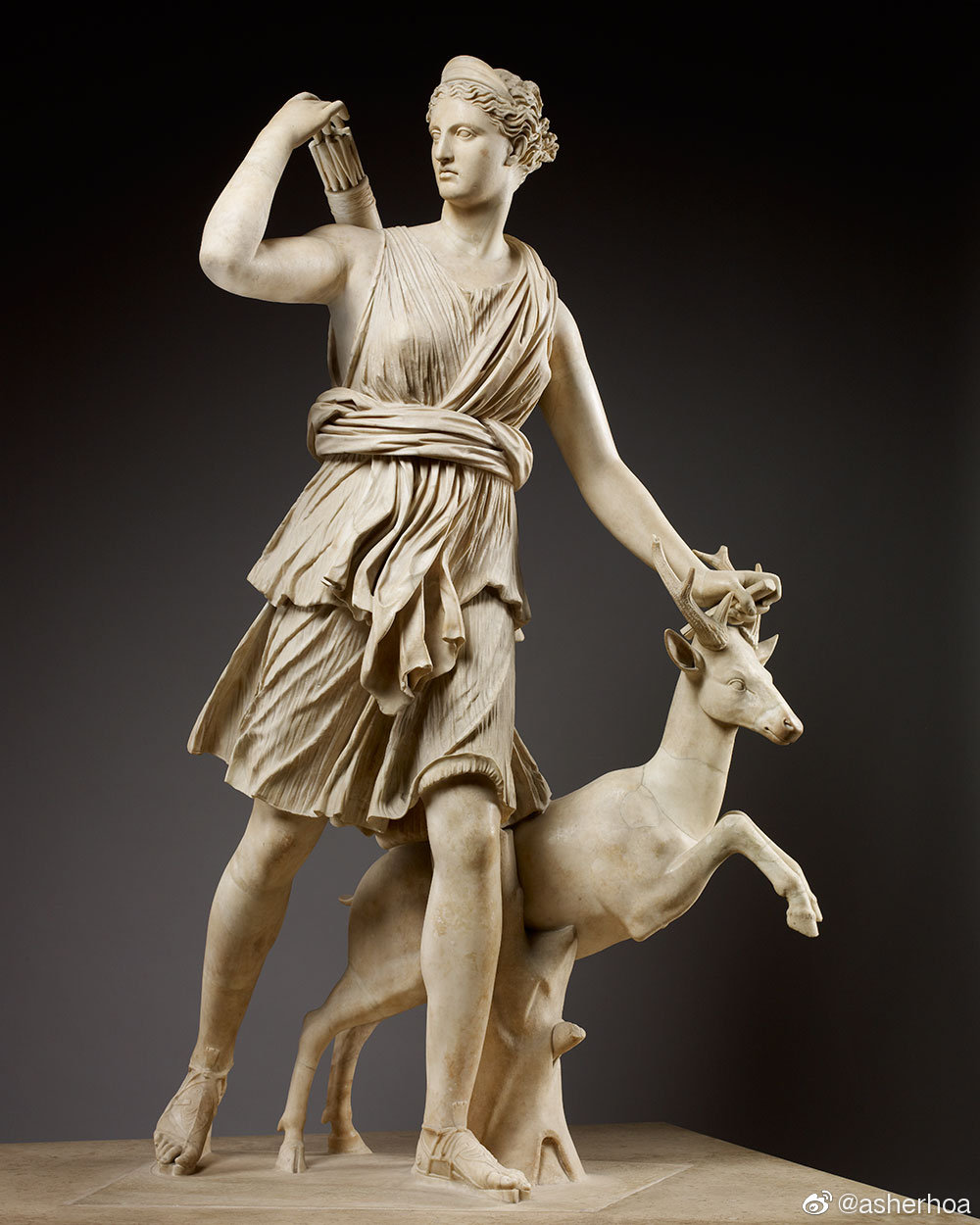 《凡尔赛的狄安娜》是一尊公元1-2世纪的罗马大理石雕塑……