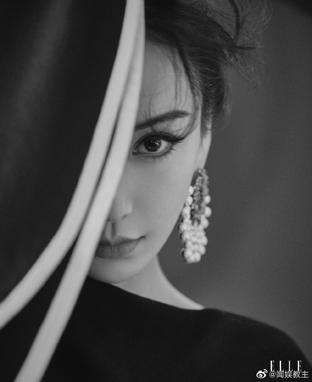 Angelababy登上新加坡ELLE开季封面……__财经头条