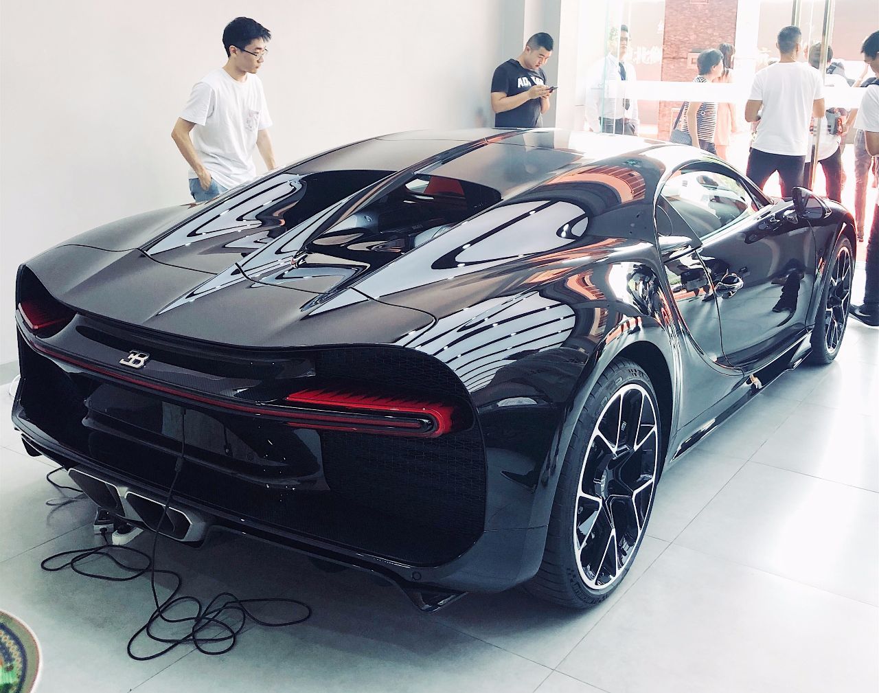 8台顶级超跑，总价过2亿，布加迪最吸引人，车身颜色199万-新浪汽车