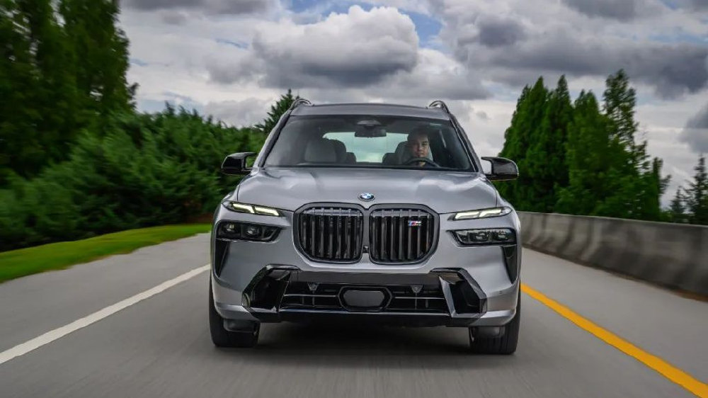 为什么宝马的新V8机皇给M Performance车型用了？-新浪汽车