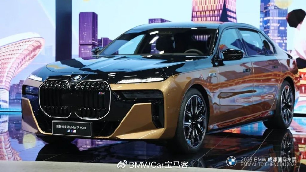 首度融合BMW i、M和大型豪华车，i7 M70L凭什么是纯电性能旗舰？-新浪汽车