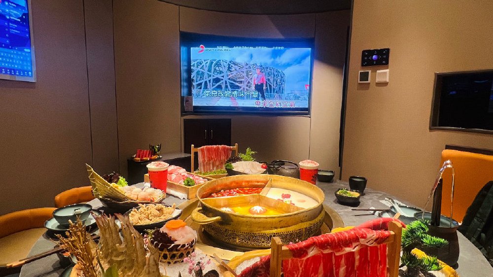 人均100元出头！呷哺旗下品牌把KTV搬进餐厅，“在包厢里边吃边唱”|KTV包厢|包厢|餐厅_新浪新闻