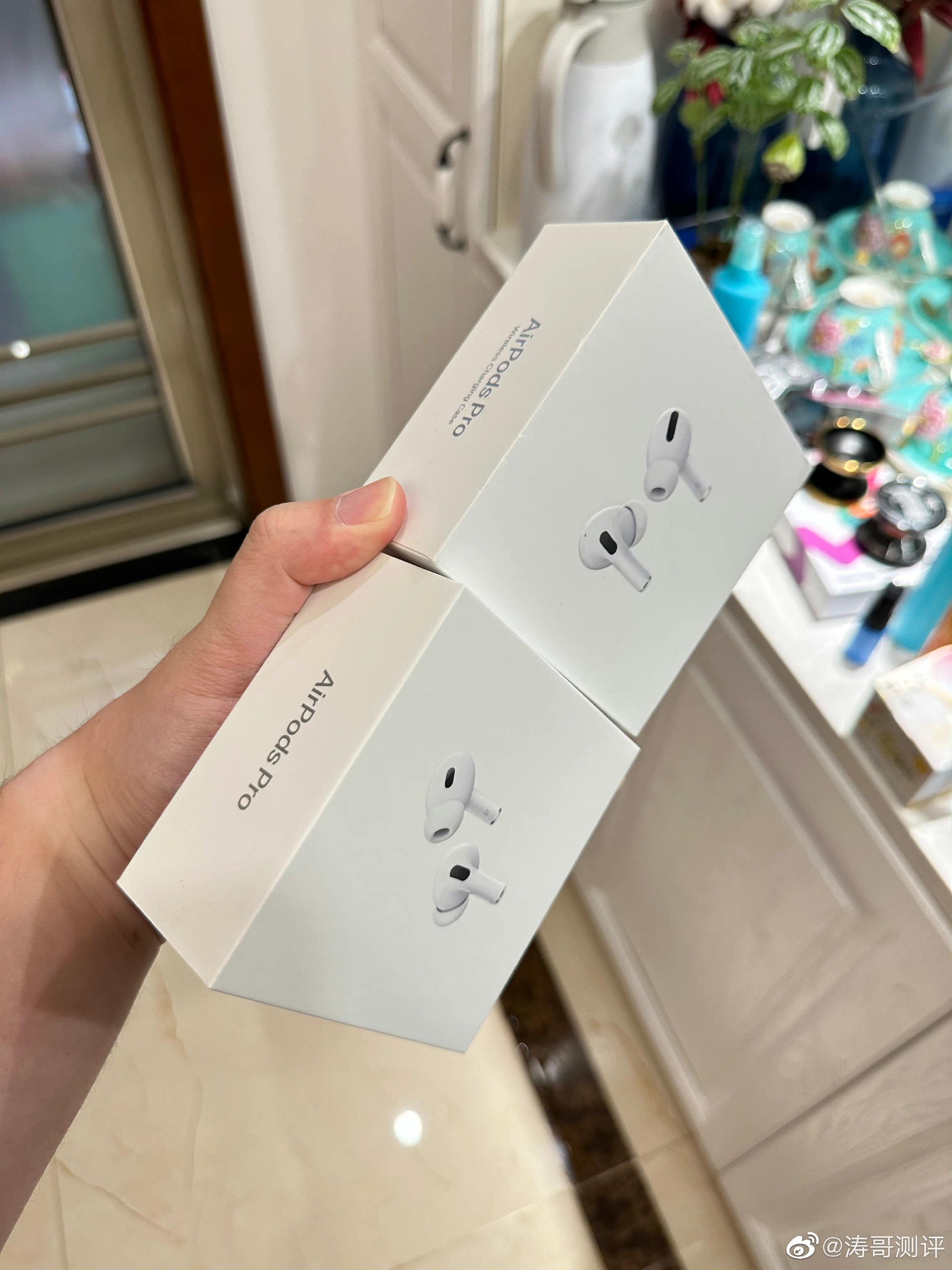 这Air Pods Pro二代的盒子看着和一代没啥区别啊__财经头条