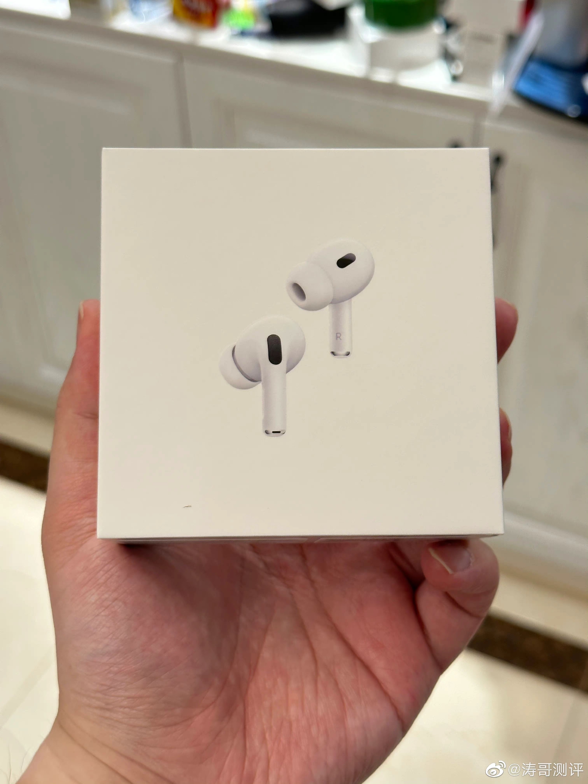 这Air Pods Pro二代的盒子看着和一代没啥区别啊|二代|盒子|一代_新浪新闻