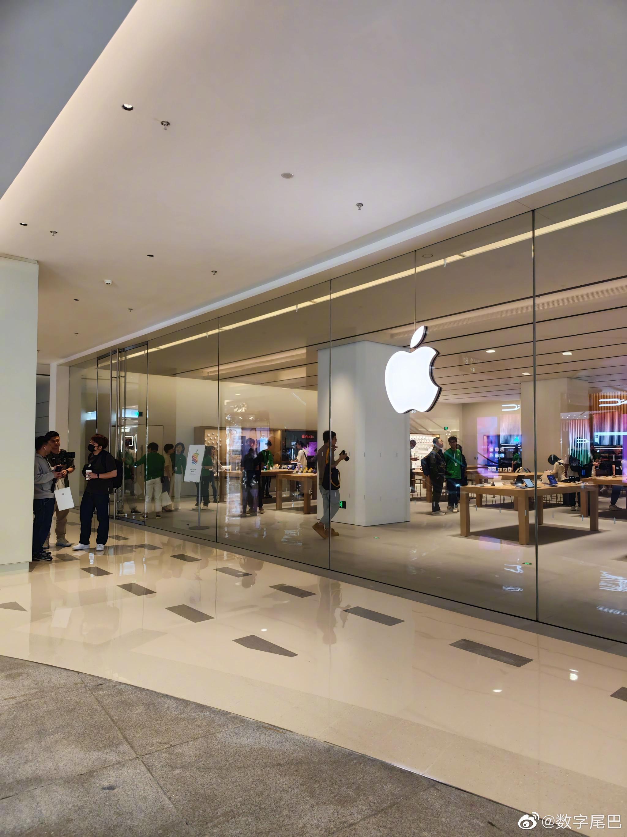 深圳第二家 Apple Store 即将在本周五 10:00 开业……|万象城|T恤|苹果_新浪新闻