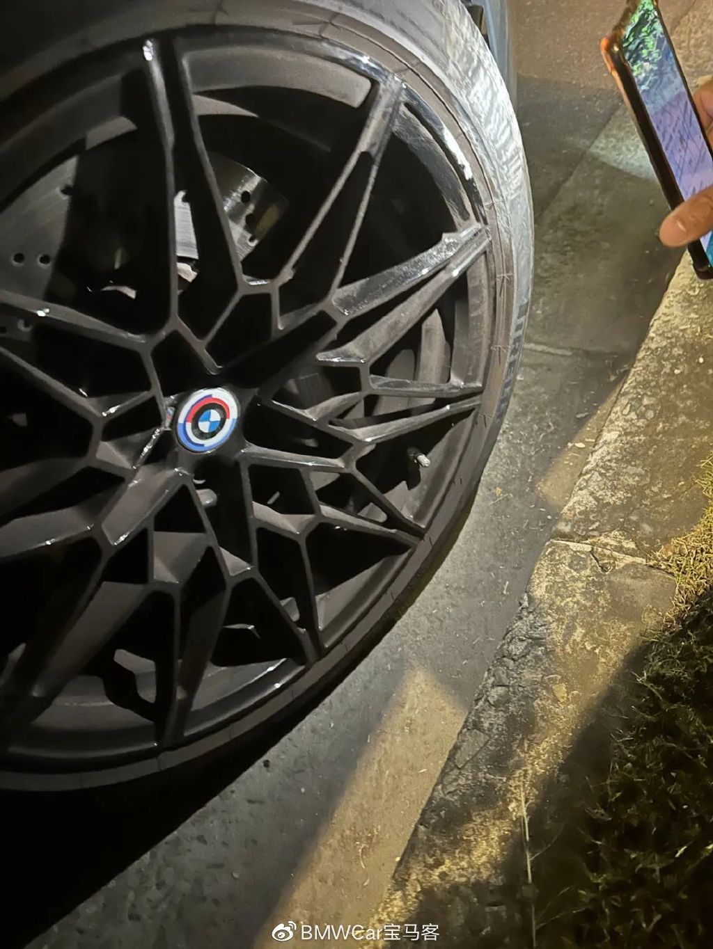 宝马M3车主横评星标米其林PS4S和倍耐力P0，哪款才是他的菜？-新浪汽车