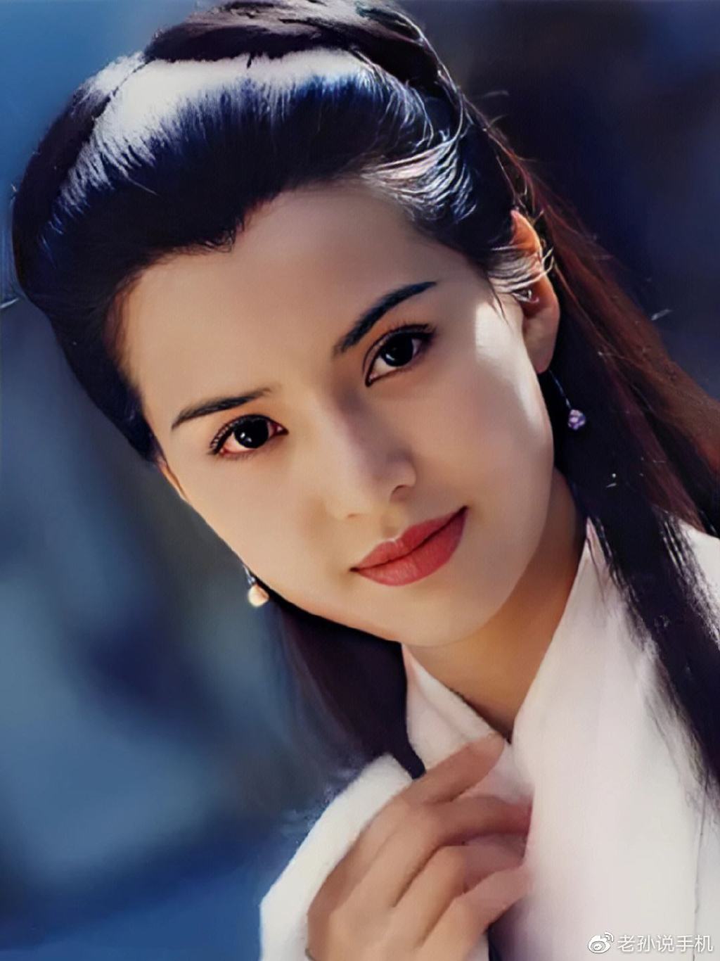 华为影响力有多大？两代“小龙女”李若彤、刘亦菲在用华为手机！__财经头条