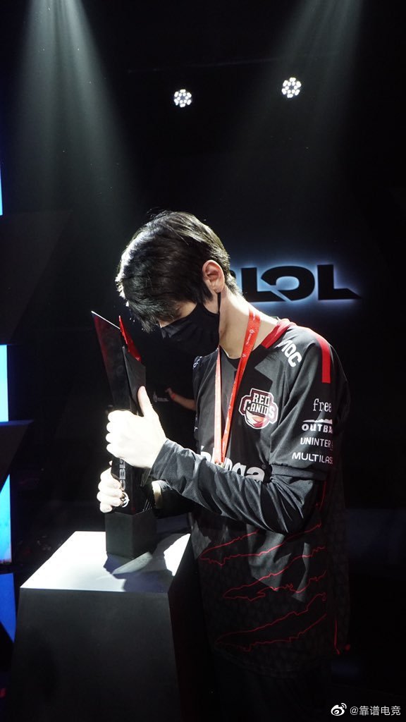 RED官推更新：现在全世界都知道Aegis帅了