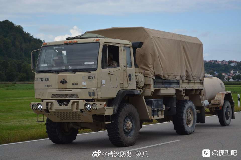 美军的M1078/1082/1083卡车家族有3种-4种驾驶室构型
