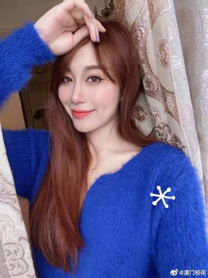 她叫张津 ，96年，毕业于集美大学 ，身高163cm，狮子座……