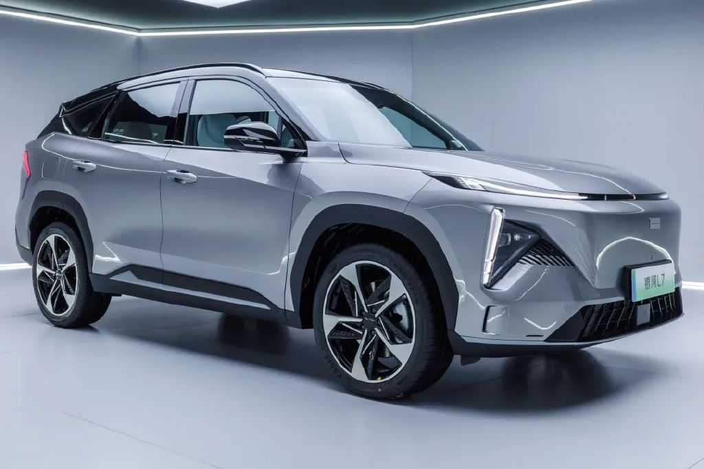 吉利银河L7产品分析：明着叫板理想L7，暗里对比宋PLUS-新浪汽车