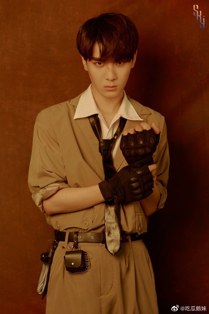 SKY这期金曲青春的造型就是行走的荷尔蒙吧！