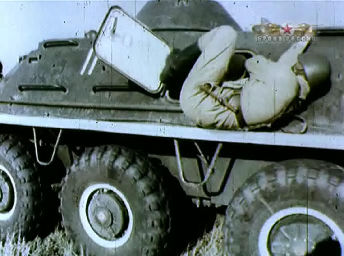 在战场上做体操——BTR-60PB车载步兵繁杂下车步骤