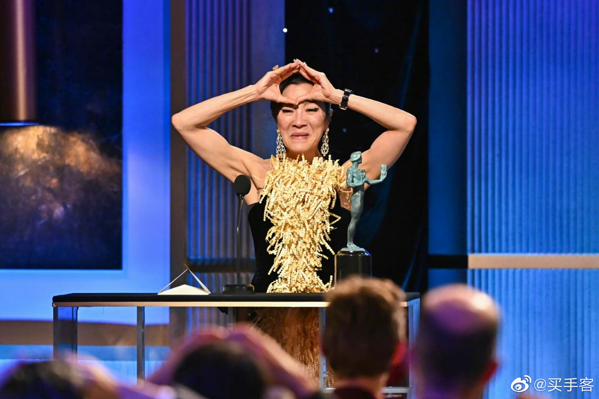 见证历史！杨紫琼凭借电影《瞬息全宇宙》