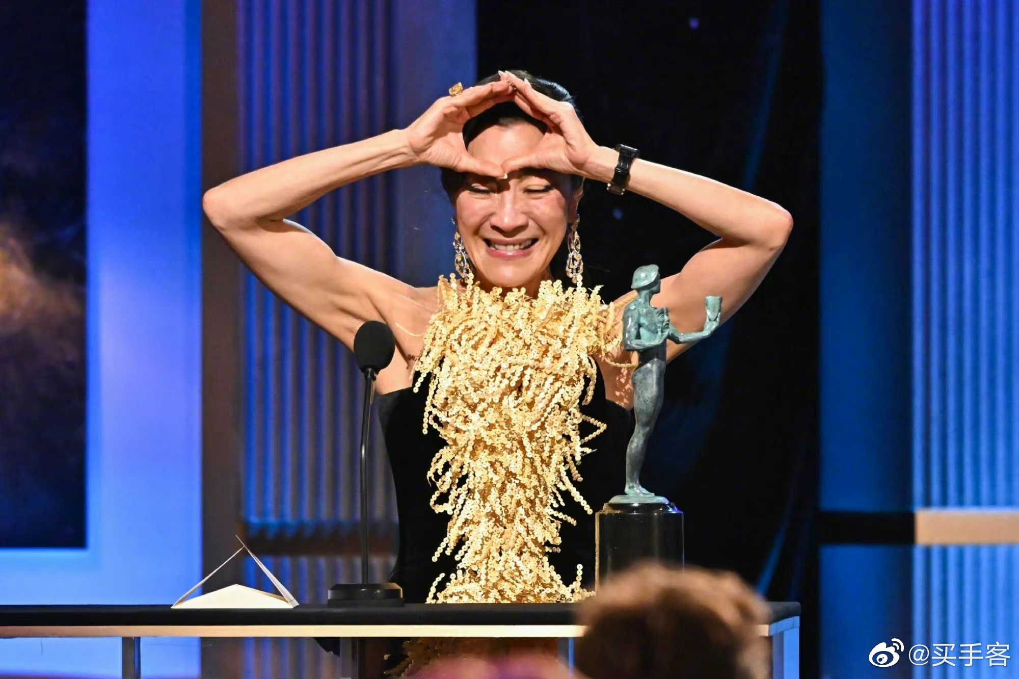 见证历史！杨紫琼凭借电影《瞬息全宇宙》