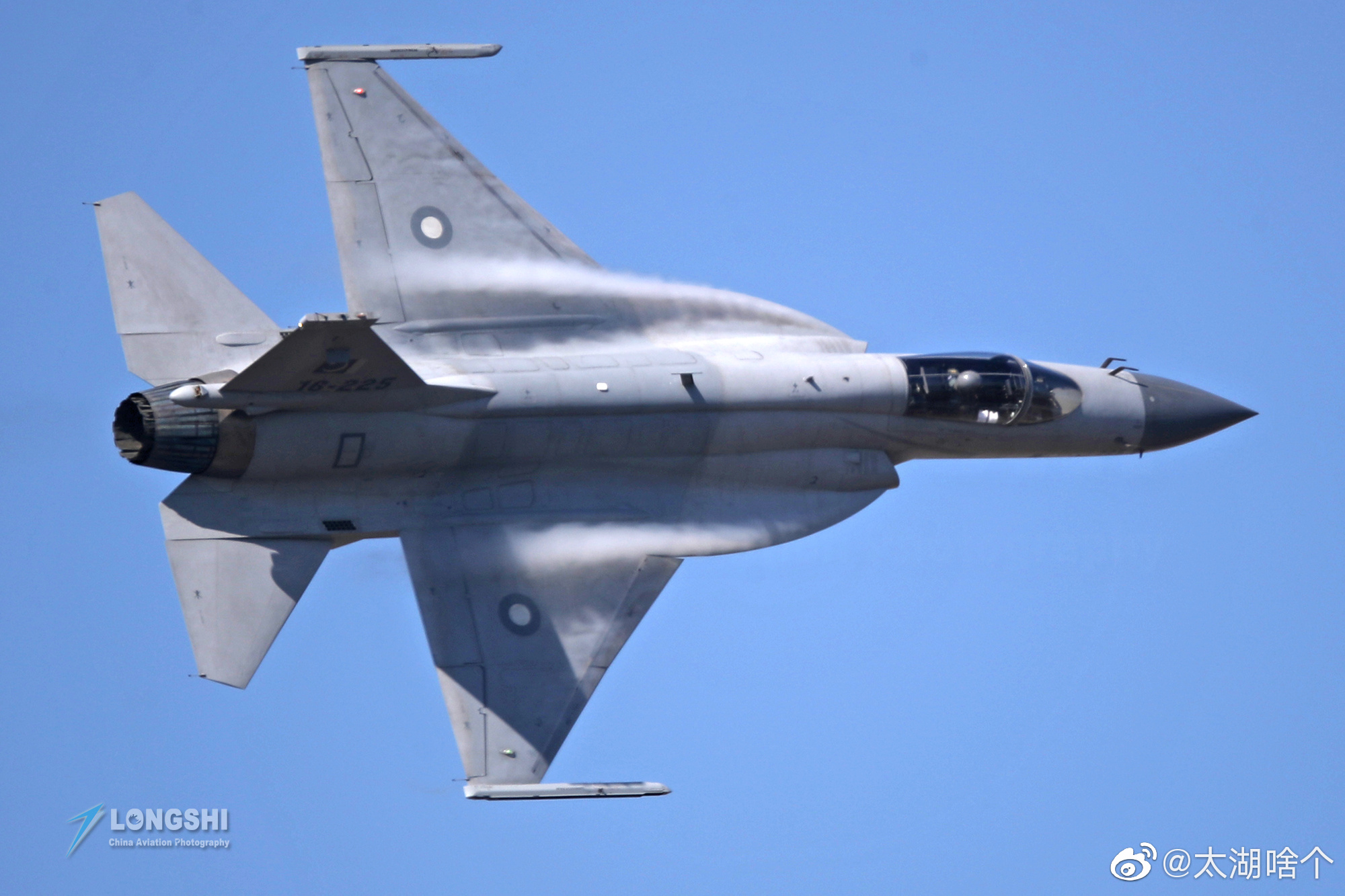 今天2月17日，就发JF-17枭龙战斗机