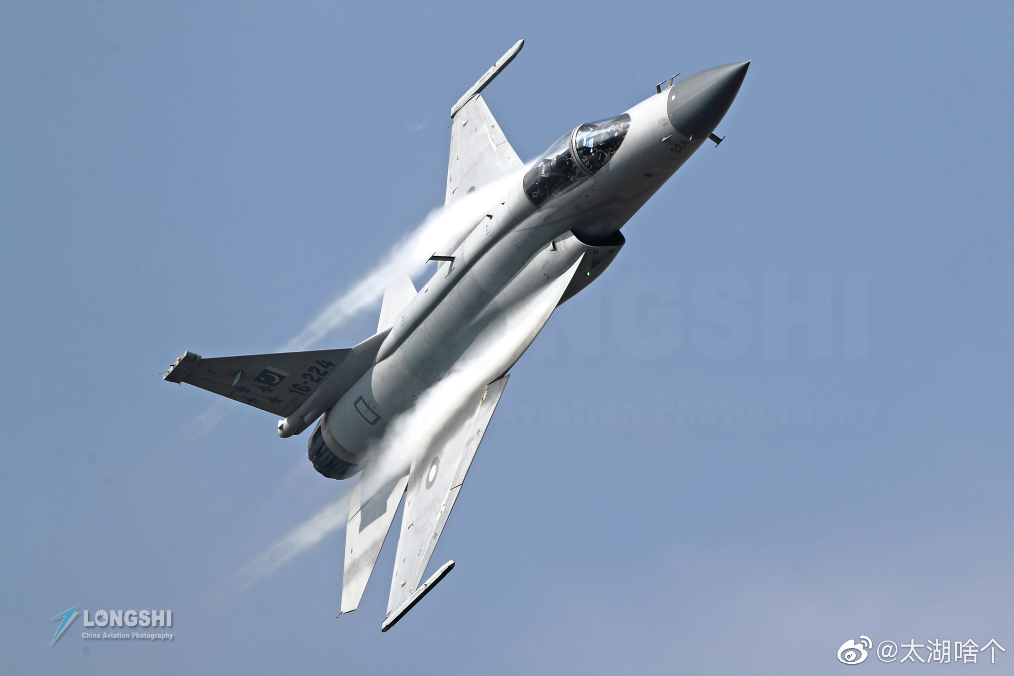 今天2月17日，就发JF-17枭龙战斗机