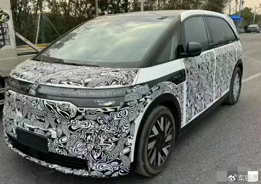 极氪全新MPV渲染图发布，对开门、无B柱、007前脸，或20万起售-新浪汽车