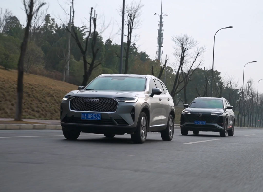 哈弗H6顶峰对决长安CS75PLUS，15万冠军燃油SUV怎么买-新浪汽车