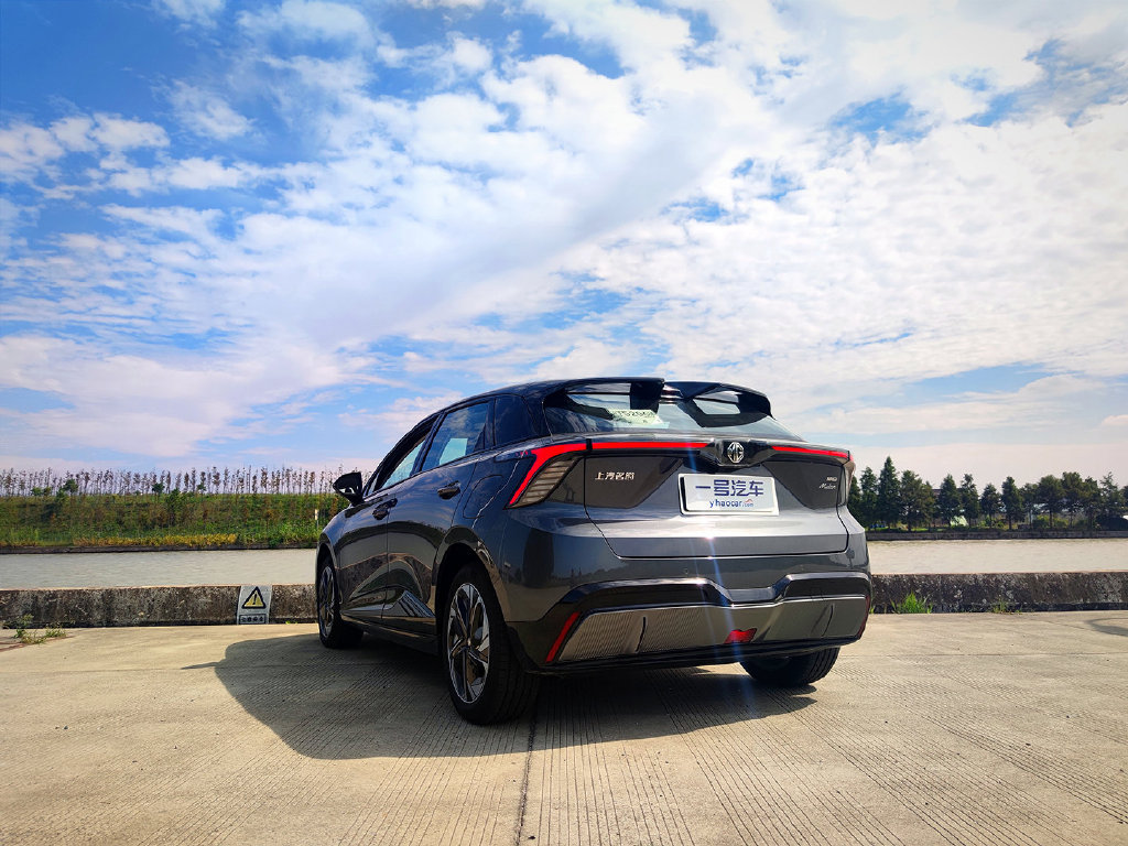 纯电后驱“小钢炮”仅12.98万元起？ 试驾MG MULAN | 编开编聊-新浪汽车