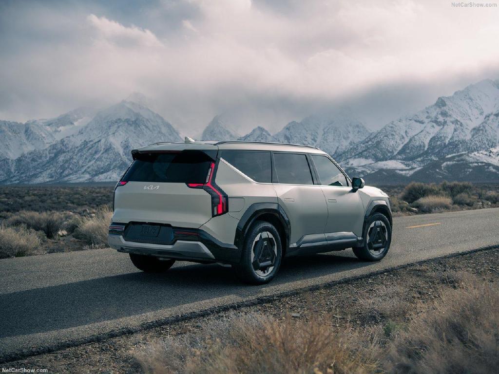 韩国人的理想L8来了！起亚EV9敢卖35万，销量看齐帕里斯帝-新浪汽车