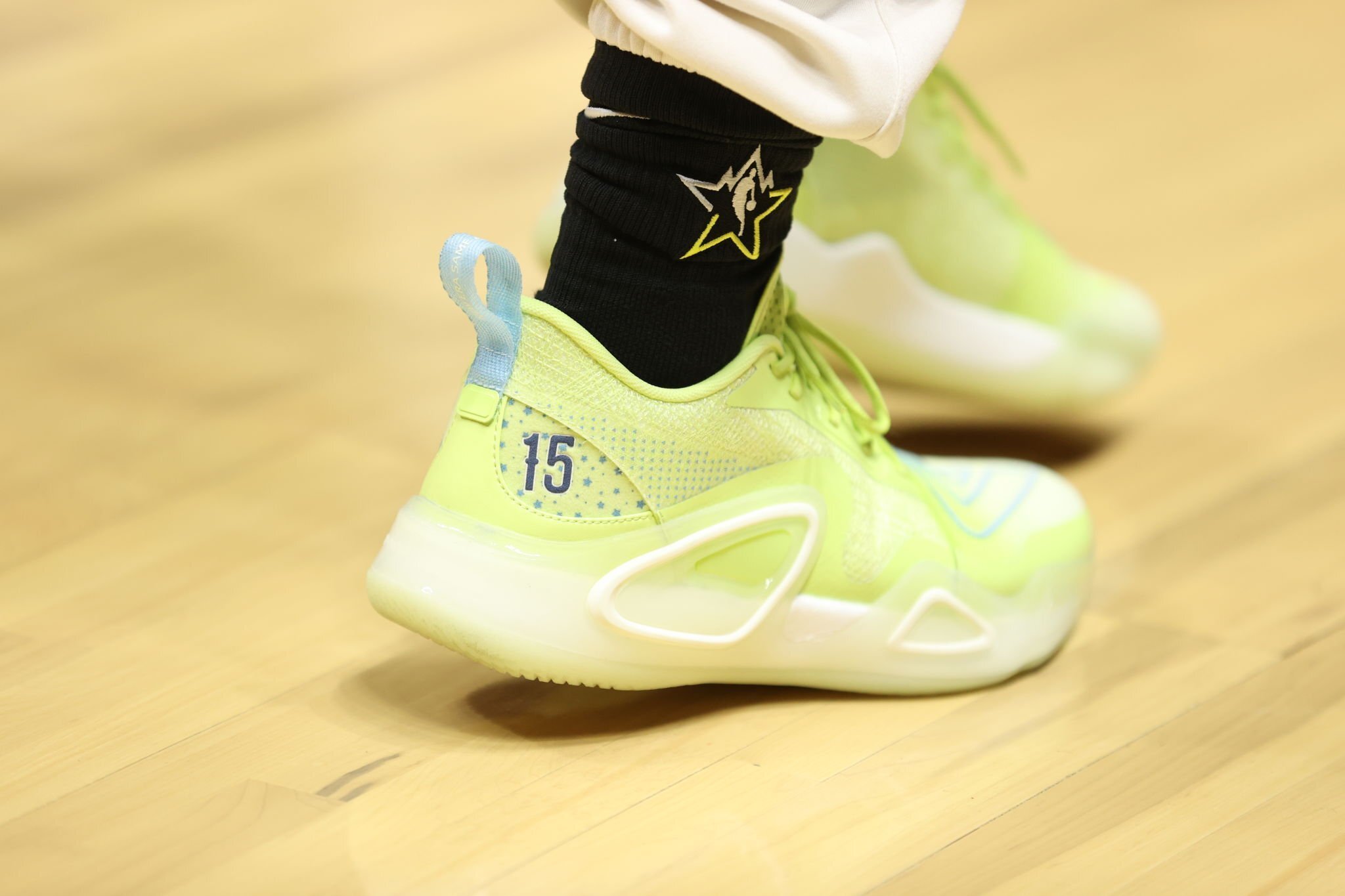 Jose Alvarado成为本届全明星Jordan Rising Stars 比赛中的MVP……__财经头条