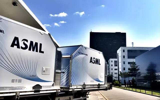 全球芯片市场发生变化，ASML高管赶忙向中国芯片释放善意__财经头条