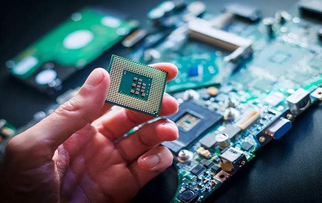 中国芯片行业发展惊人，全球100强有四成是中国企业，超过美国__财经头条