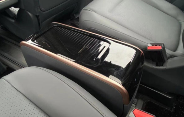 叫板L8单挑C16?东风奕派008动态试驾报告-新浪汽车