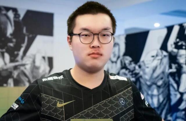 RNG又在合同上动手脚，只加入一赛季的bin遭殃，下赛季无法上场