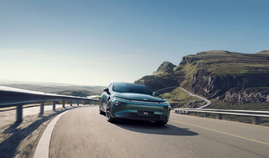 降本增效，小鹏想赢__财经头条