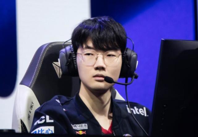 Viper回归LCK后接受采访，点评EDG前队友，称他们为5个白痴