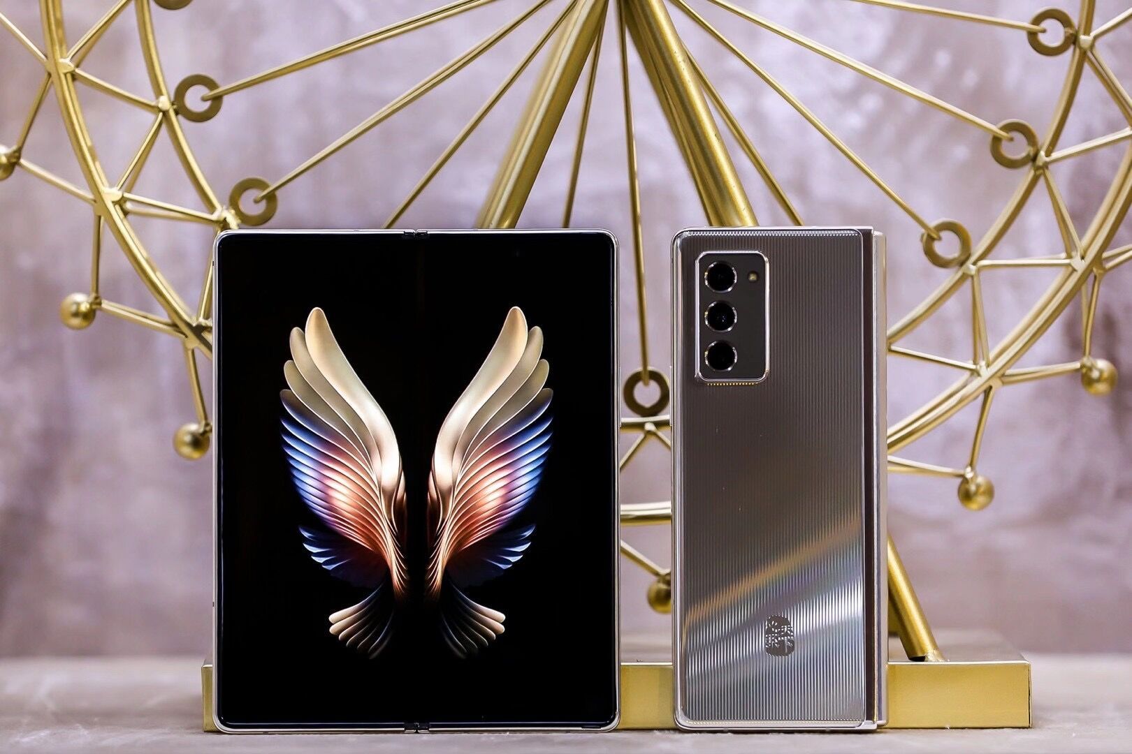 缔造奢华体验 开启尊崇人生 三星W21 5G专为精英人士打造__财经头条