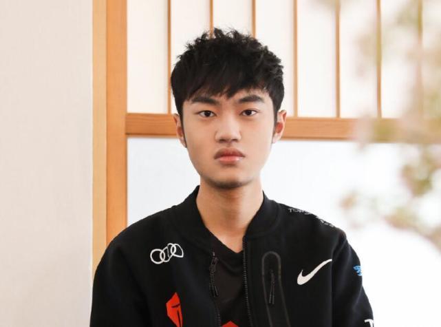 Knight刚加入JDG就被算计，战队签约新中单，下赛季将轮换上场|战队|新中|下赛季_新浪新闻