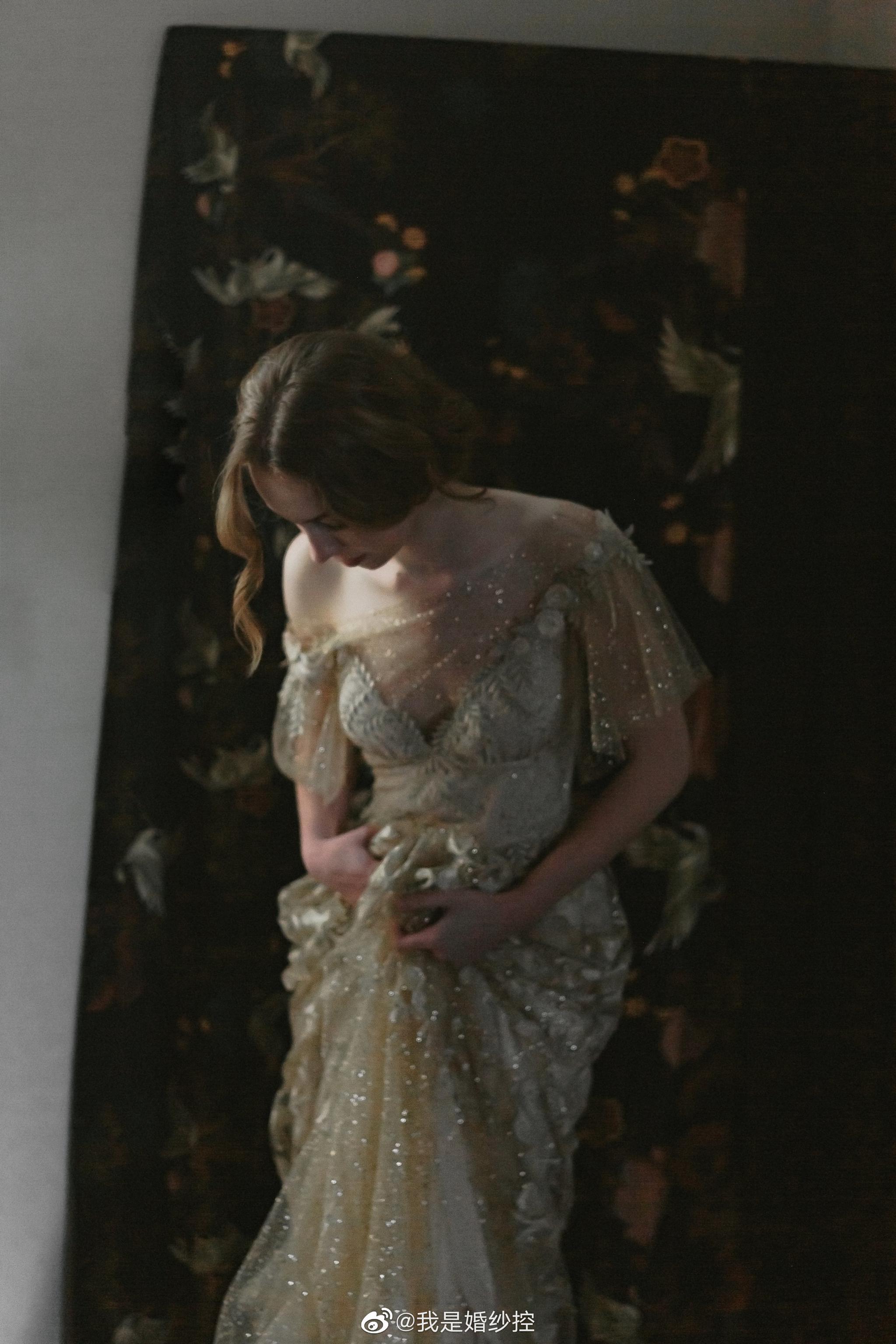 香槟金色，精致美好婚纱:Claire Pettibone⁠摄影:Kellē Sauer