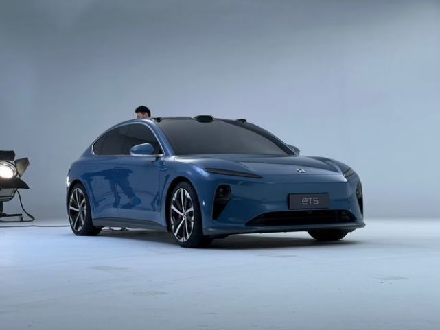 蔚来ET5：一年销量超宝马，是梁静茹给的勇气吗？-新浪汽车