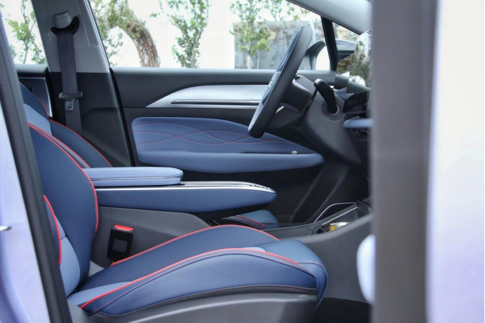 电动势评几何M6/G6：15万级高品质纯电甄选-新浪汽车