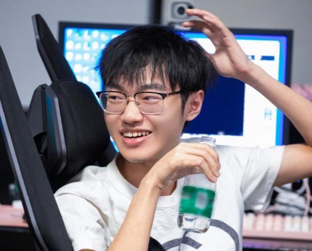 JKL亲口证实rookie已加入，直言S13只想拿8强，被网友喷没梦想__财经头条