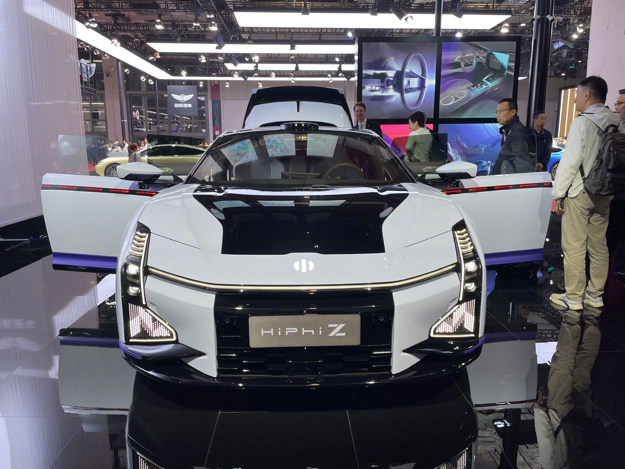 高合HiPhi X/Y/Z齐聚 这也是HiPhi Y的全球首秀……__财经头条