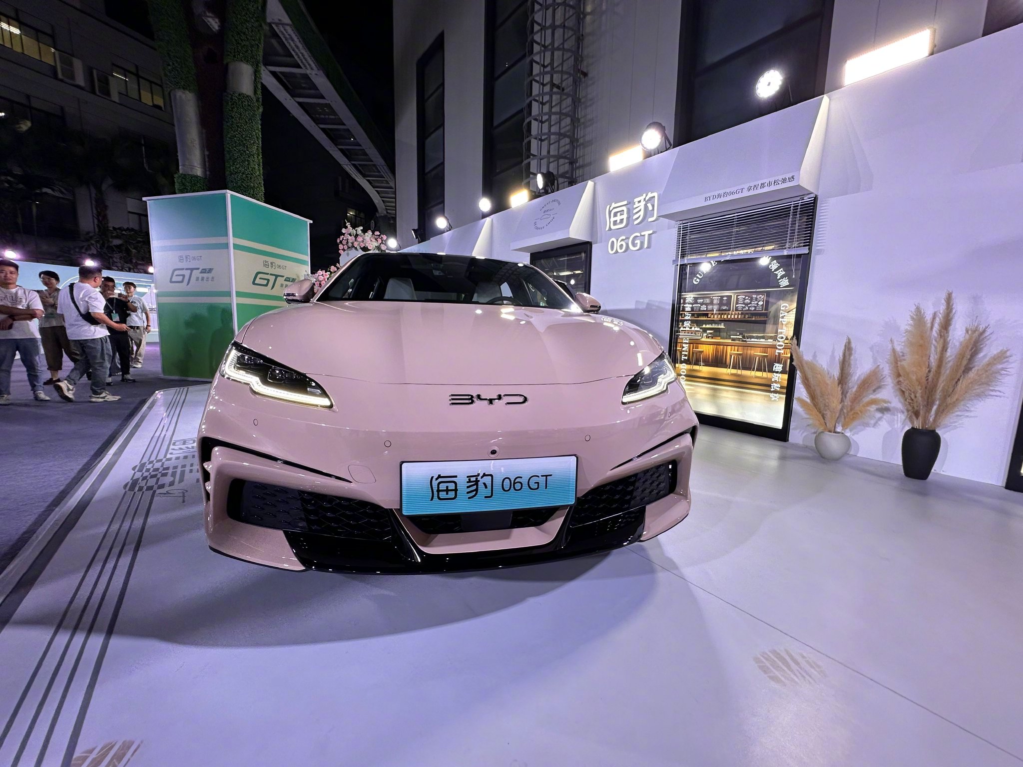 海豹06GT上市，基于比亚迪e平台3.0 Evo打造，性能出众，续航强劲。-新浪汽车