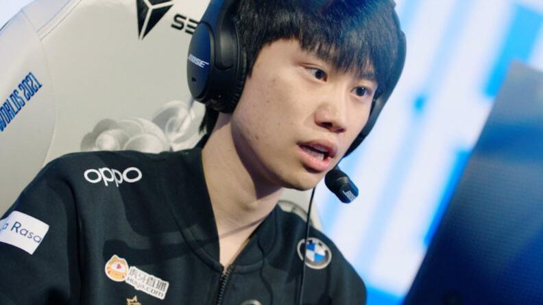 Doinb现身巴西被辟谣，账号是网友假冒的，本人正准备服兵役逃避责任|辟谣|服兵役|账号_新浪新闻