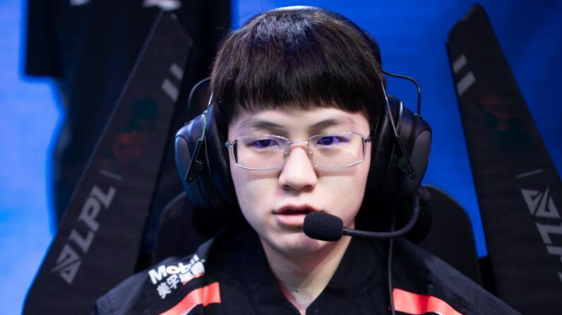 Meiko集训期间PC被曝光，俱乐部介入调查，目前已取证完毕|集训|取证|俱乐部_新浪新闻