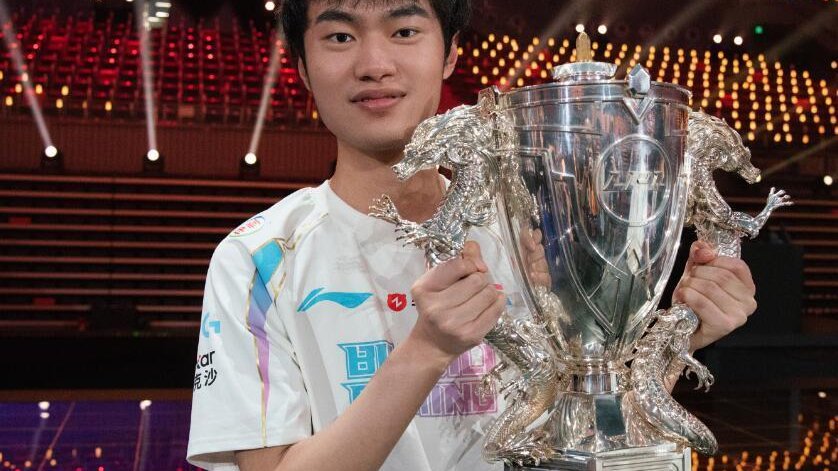 Faker点评knight，直言他适合在韩国发展，打法很像LCK中单|打法|选手|韩国_新浪新闻