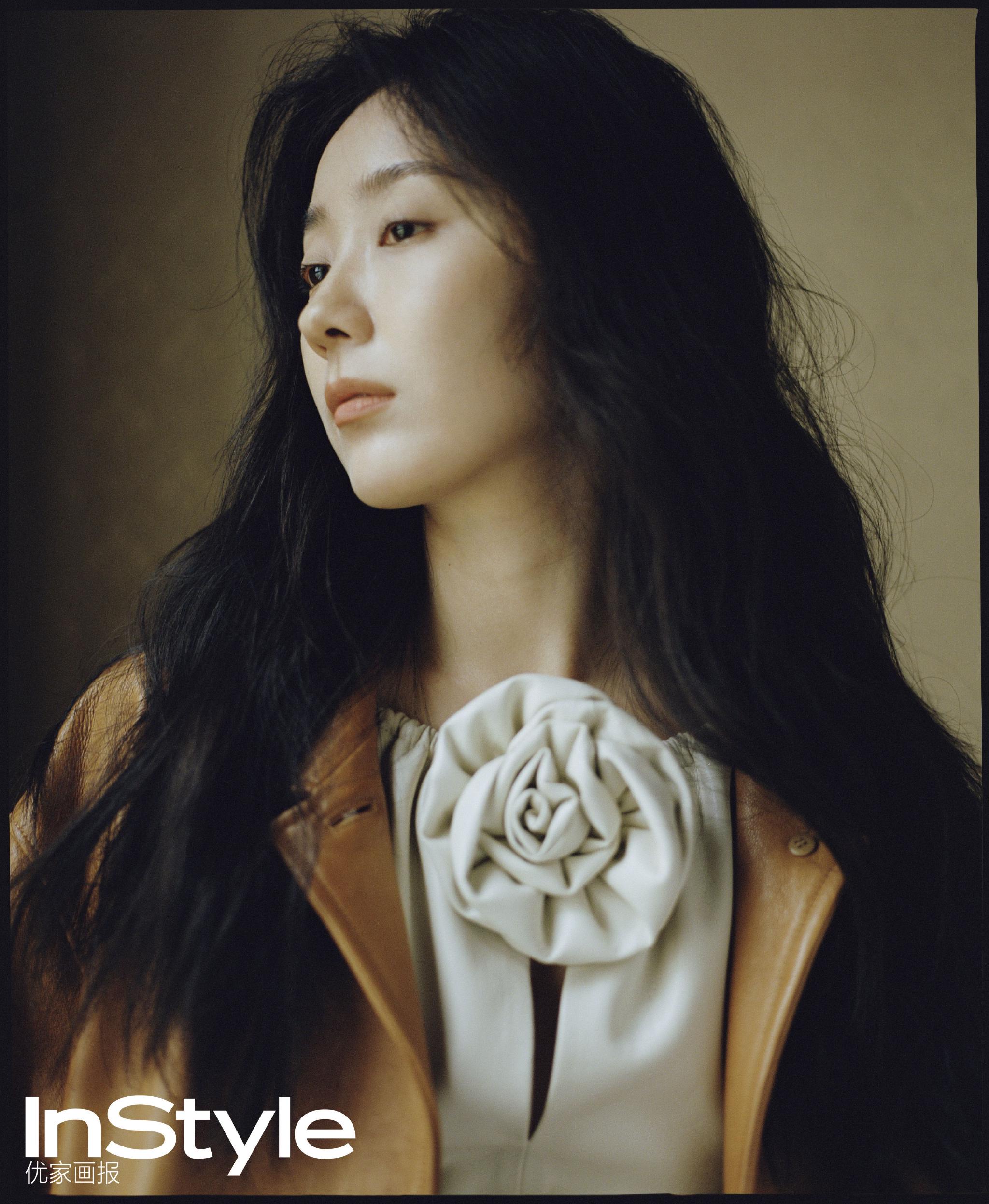 朱颜曼滋 x InStyle 4月刊封面大片 慵懒羊毛卷被风拂过……__财经头条