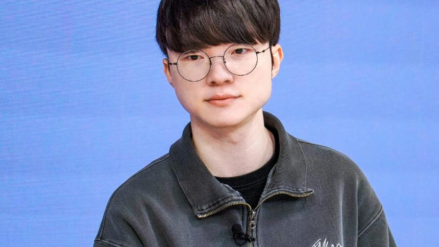 T1举办粉丝见面会，提前制作5星队旗，默认S14世界赛拿下冠军|队旗|粉丝见面会|赛区_新浪新闻