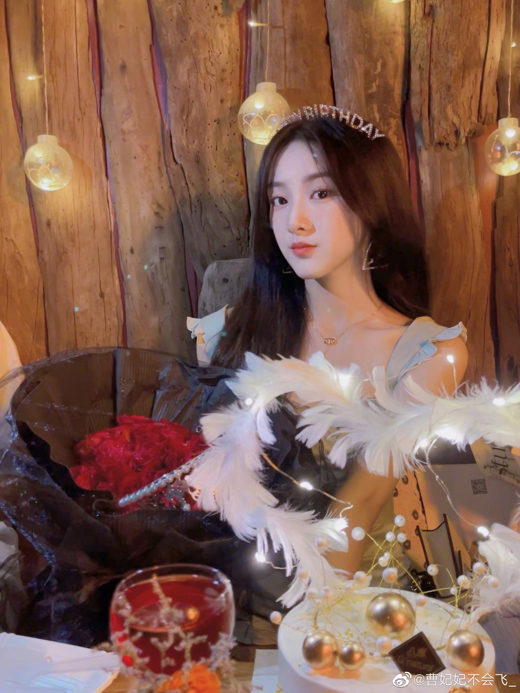 粉丝投稿：@曹妃妃不会飞_ 上戏20表本曹妃妃 身高165 体重42kg